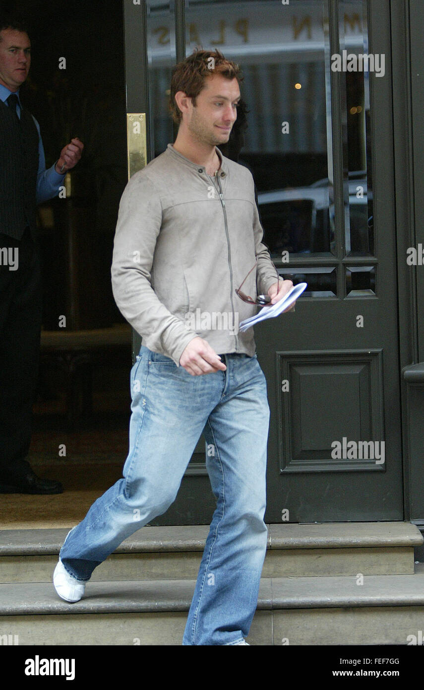 Jude Law Covent Garden London (credit image©Jack Ludlam Stock Photo - Alamy