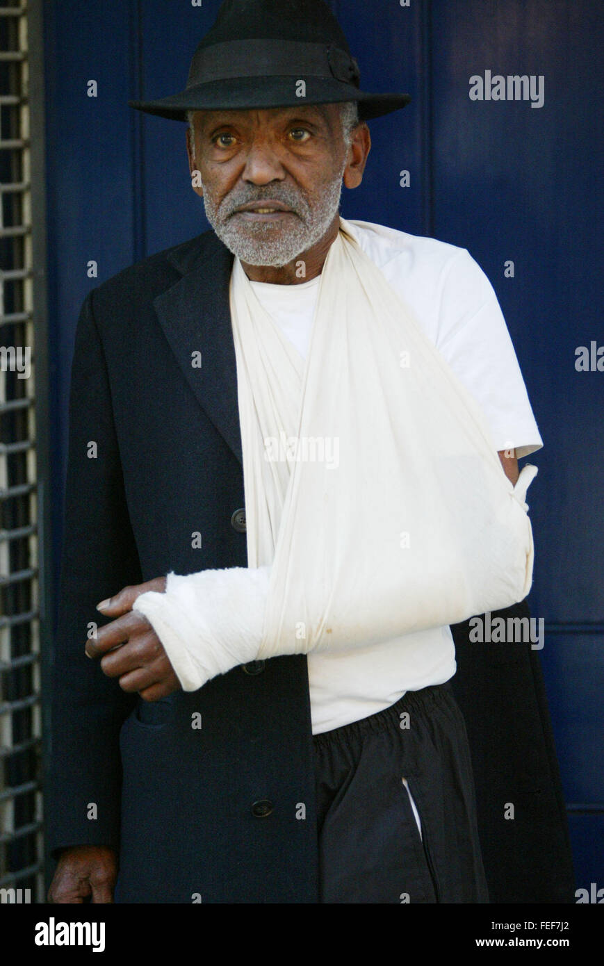 Man with arm in sling Stock Photo - Alamy