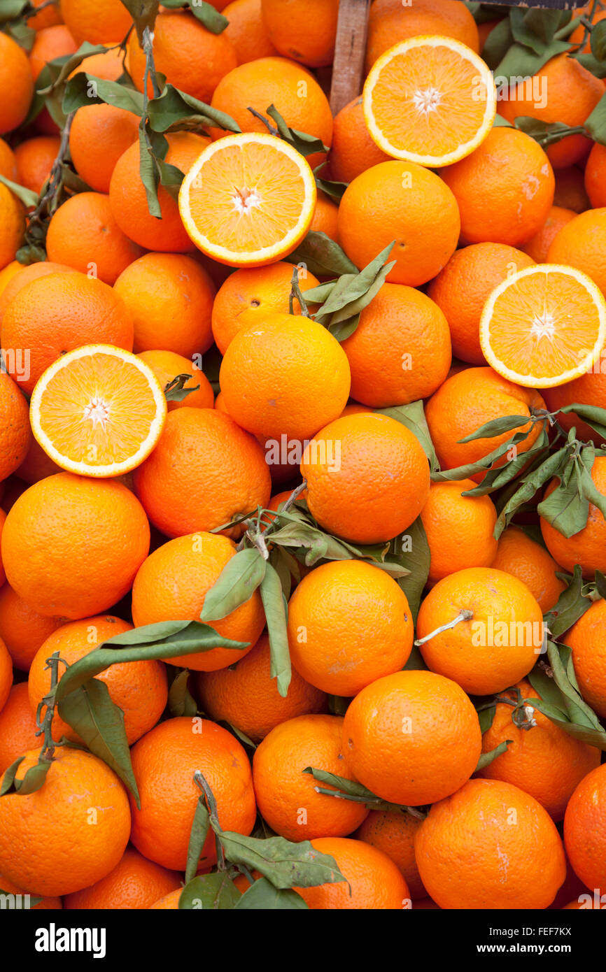 oranges exposed in the market for sale Stock Photo - Alamy
