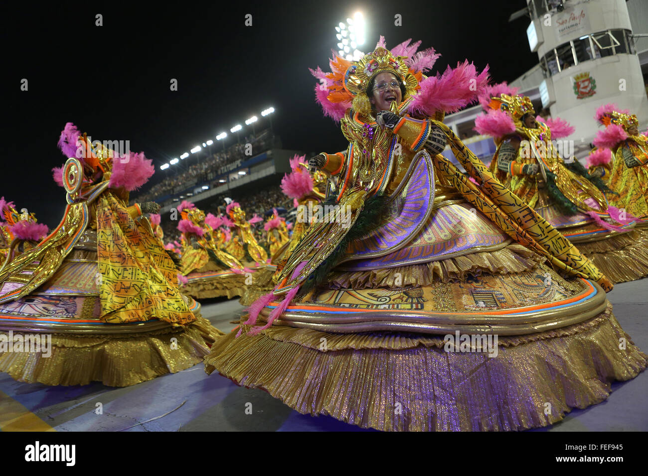 Sao Paulo, Brazil. 6th Feb, 2015. Revelers of "Rosas de Ouro" perform ...