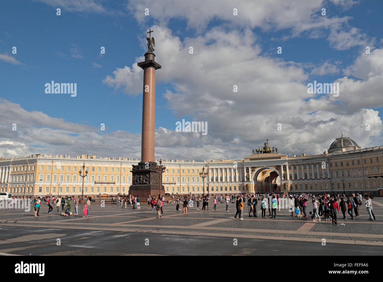 The Alexander Column in Palace Square with the General Staff arch ...