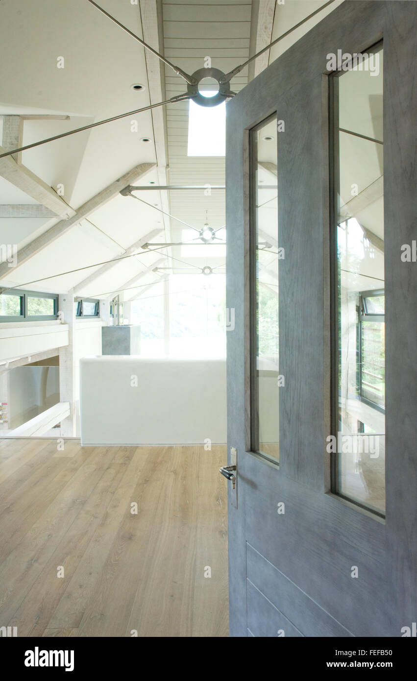 Roof trusses and ties structure hi-res stock photography and images - Alamy