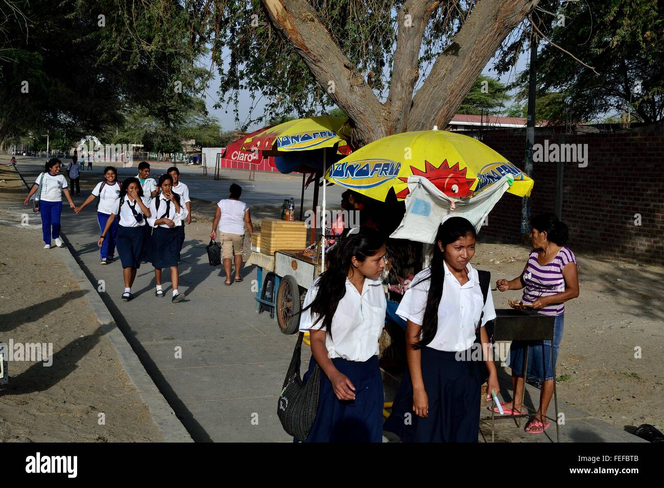 Peruvian teen girl hi-res stock photography and images - Alamy