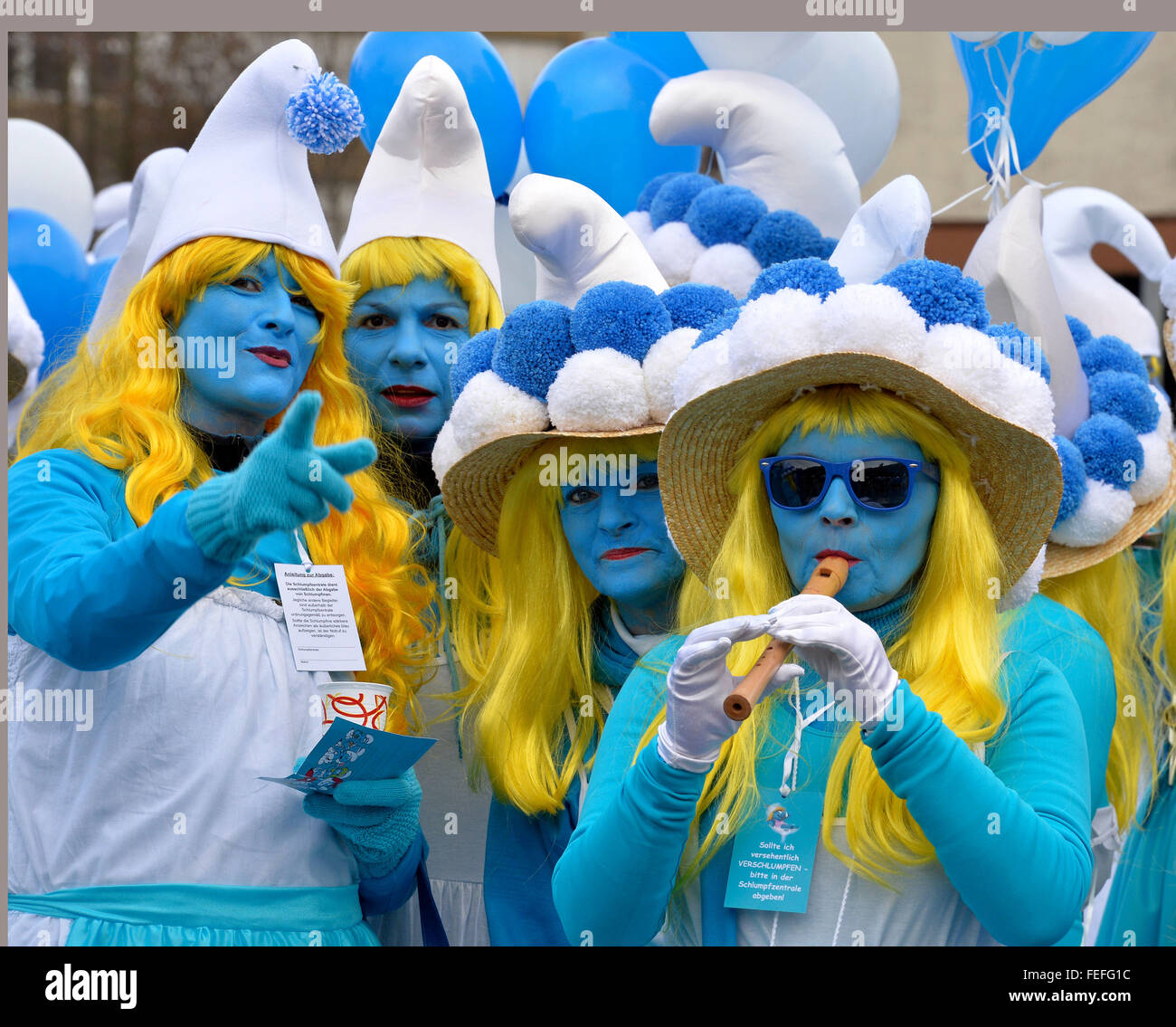 People dressed as smurfs hi-res stock photography and images - Alamy