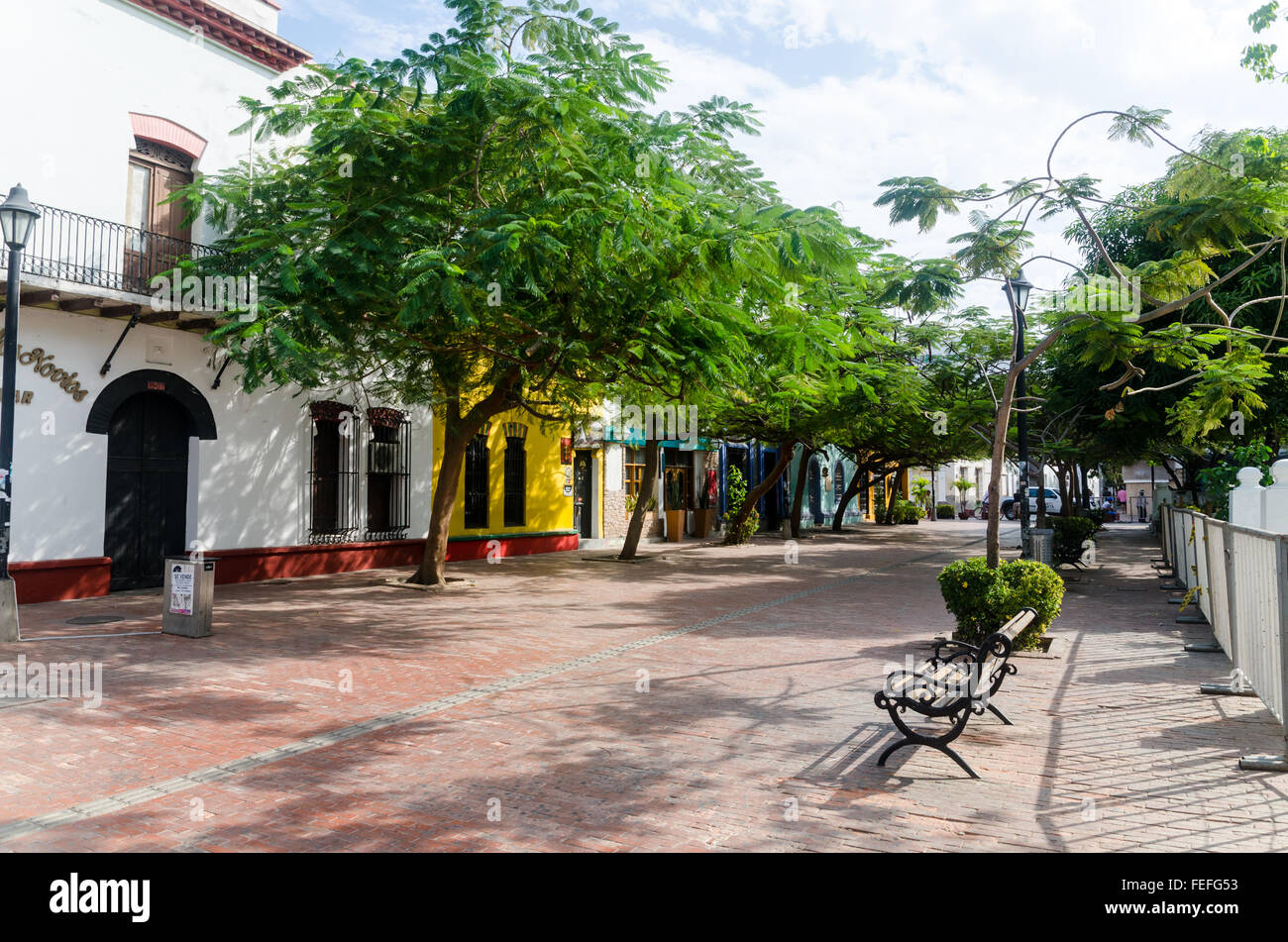 Parque de los novios hi-res stock photography and images - Alamy