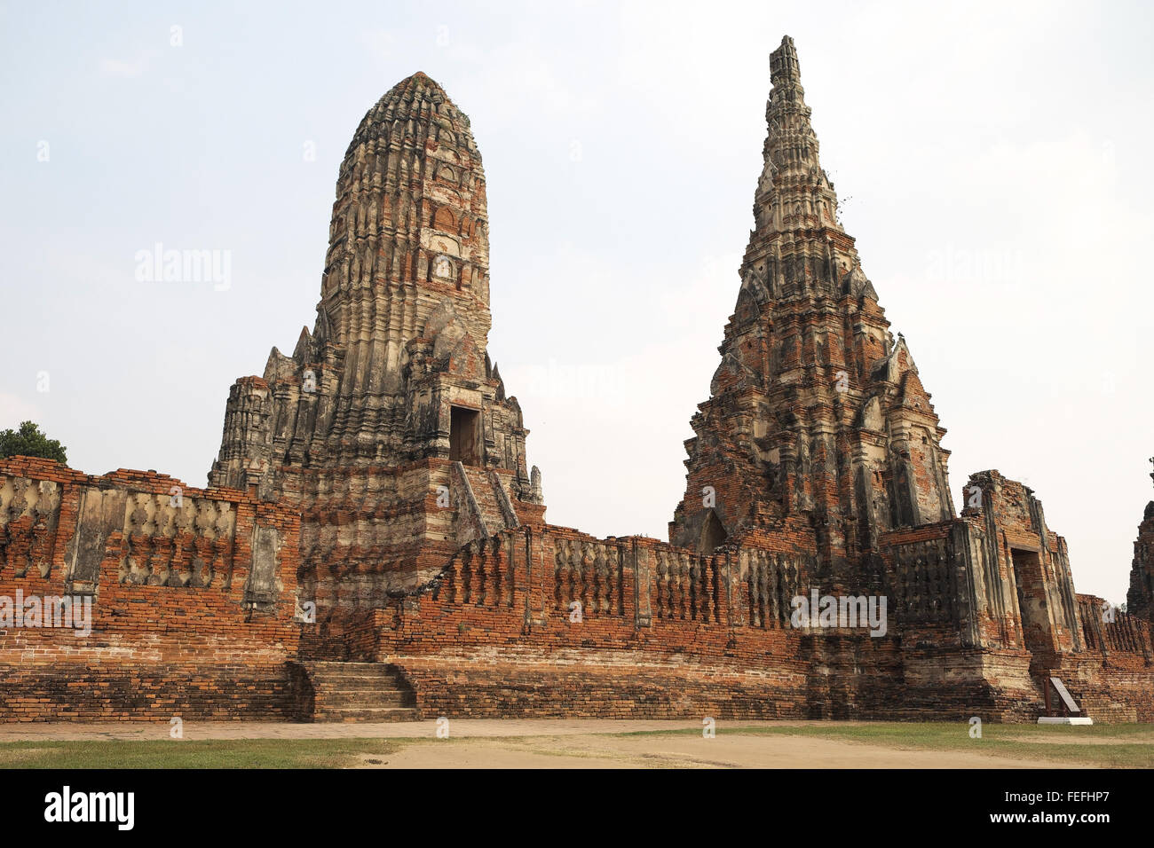 Central prang and one of the chedi-shaped chapels, Wat Chaiwatthanaram ...