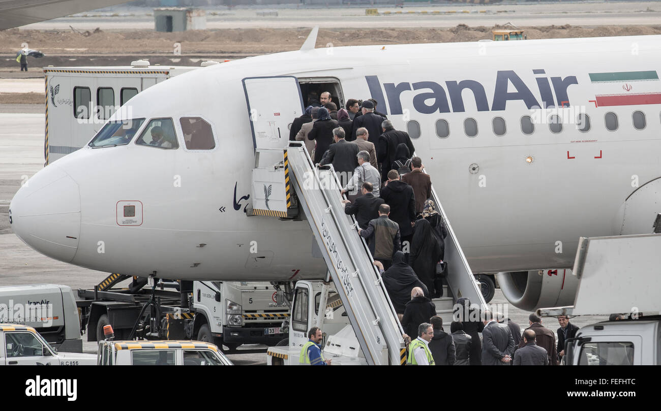 Teheran, Iran. 3rd Feb, 2016. Passengers entering a plane at the ...