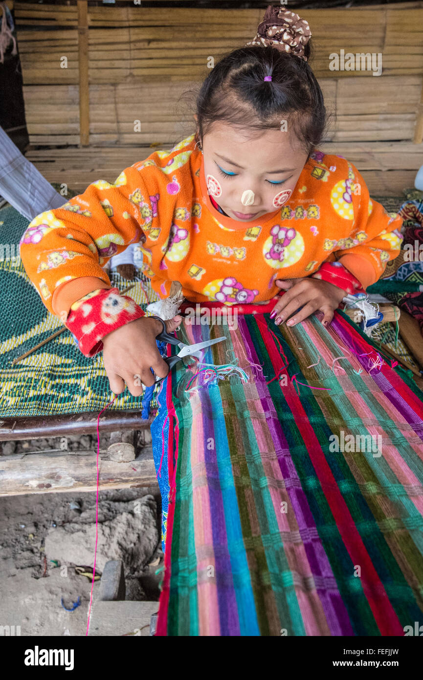 Hill Tribes of Northern Thailand Ladies from the Padong long neck ...