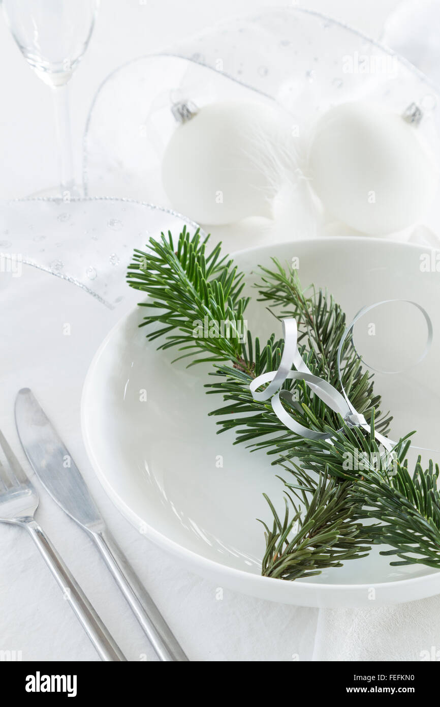 Table white christmas decorations hi-res stock photography and images ...