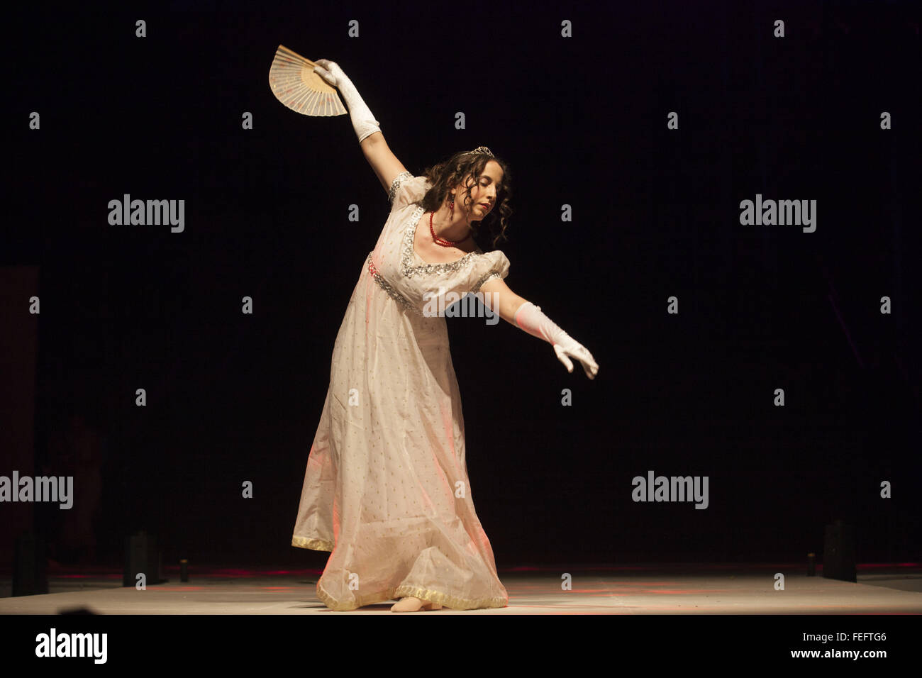 Dhaka, Bangladesh. 6th Feb, 2016. Models display cloths made by Muslin ...