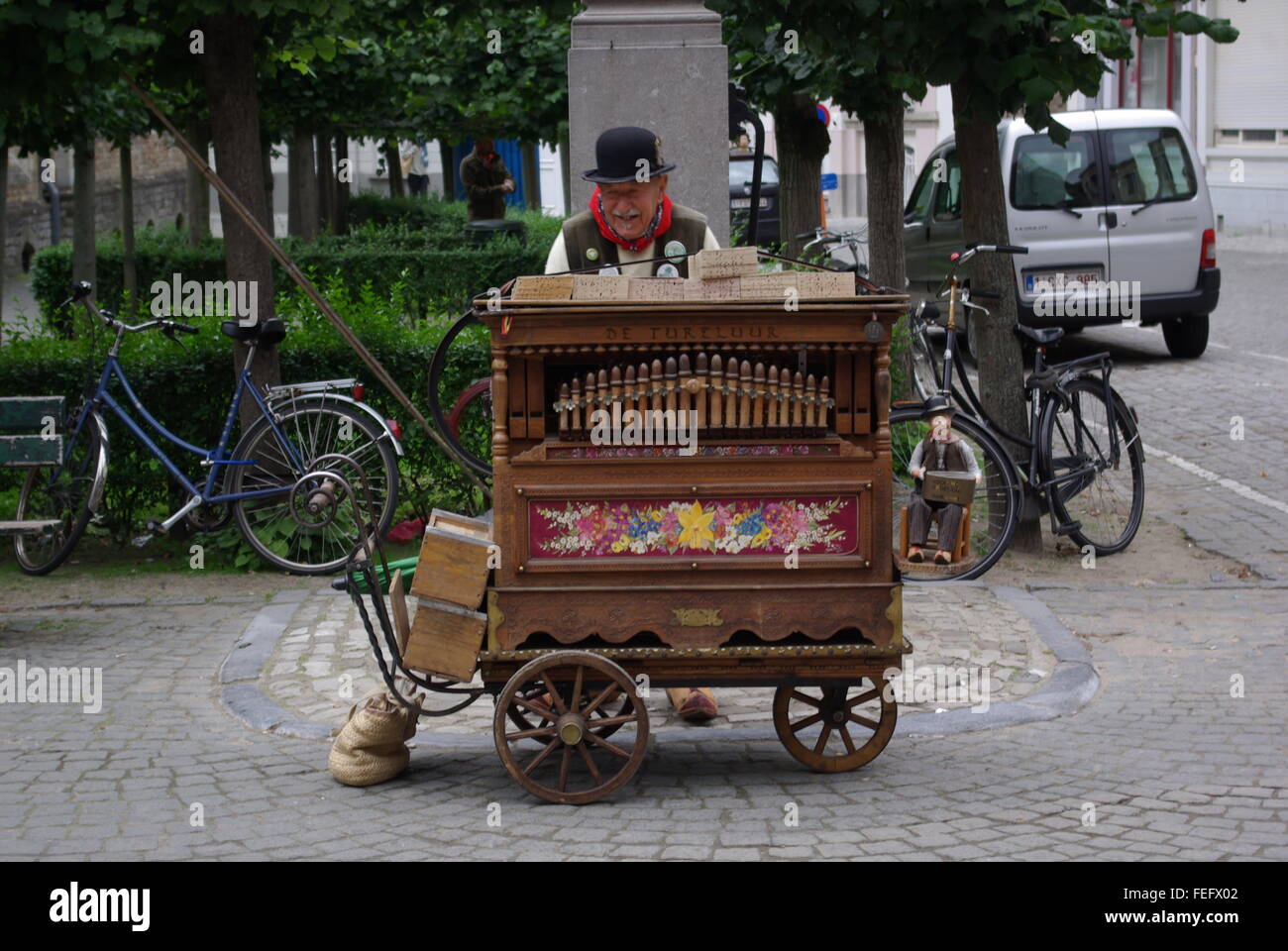 Barrel organ hi-res stock photography and images - Alamy