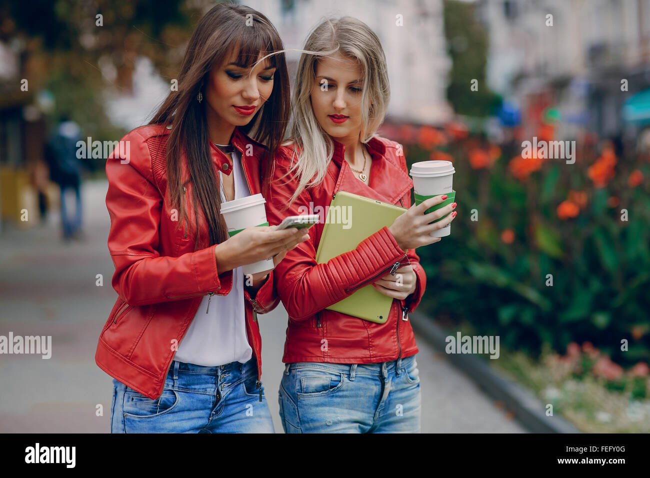 girls with phone Stock Photo - Alamy