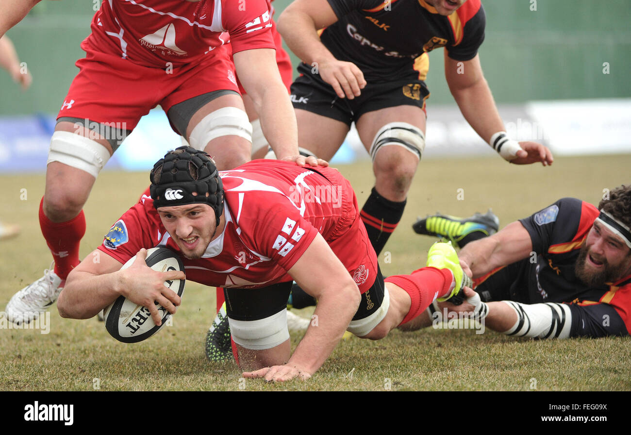 (160207) -- TBILISI, Feb. 7, 2016 (Xinhua)-- Beka Gorgadze (Front) of ...