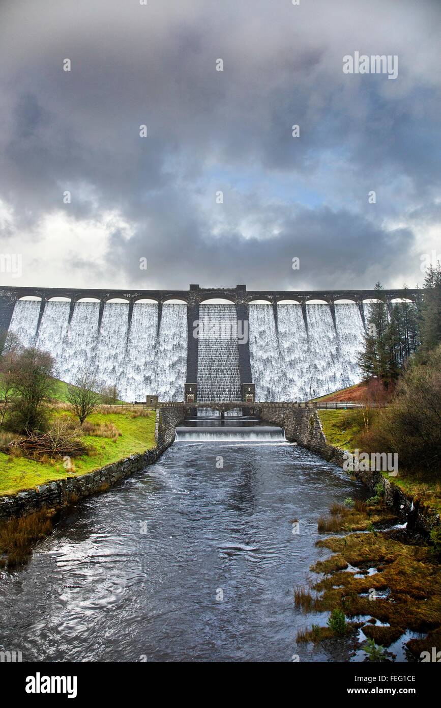 Reservoir dam in full spate Stock Photo - Alamy