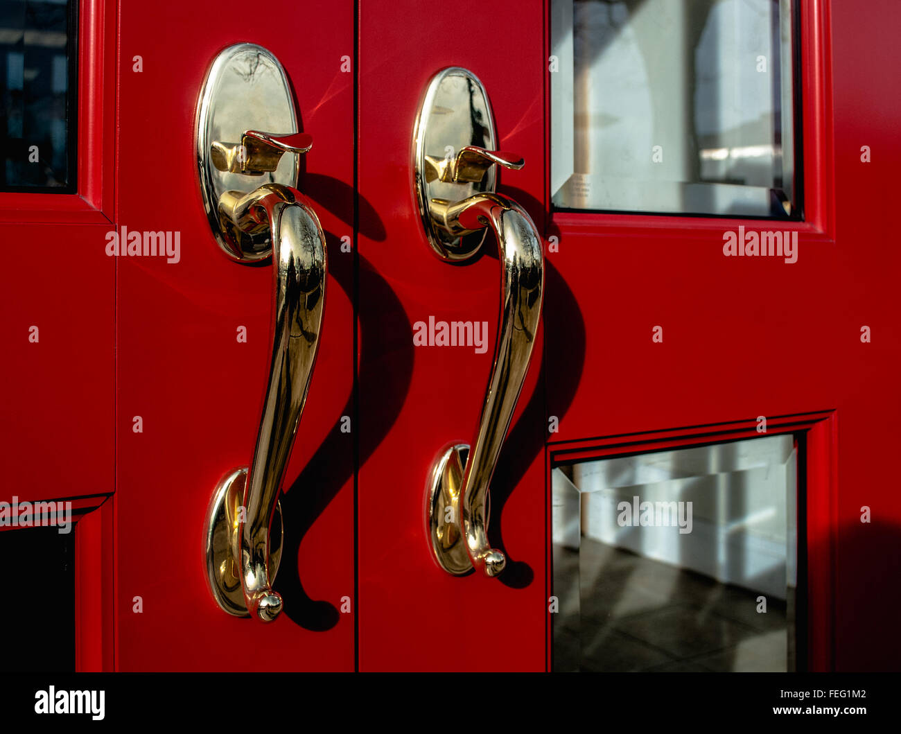 Red painted wood double door hi-res stock photography and images - Alamy