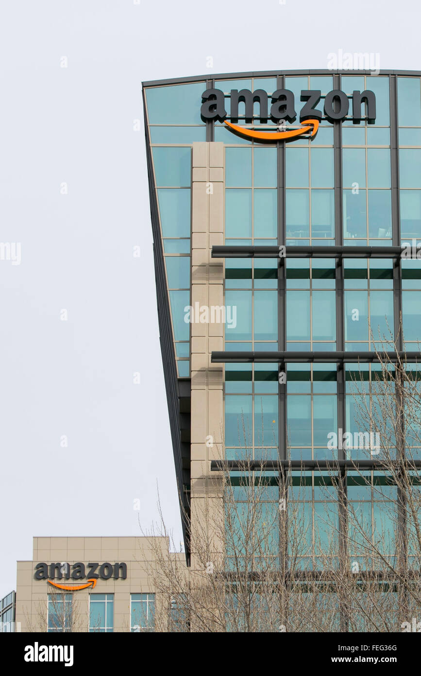 Amazon company logo hi-res stock photography and images - Alamy