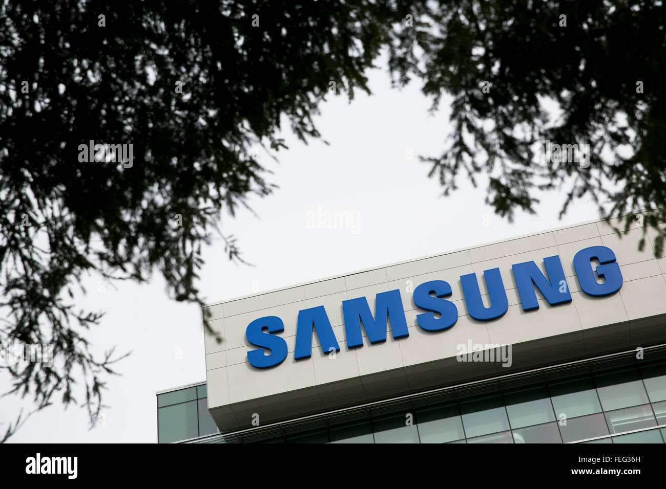 A logo sign outside of a facility occupied by Samsung in Sunnyvale ...