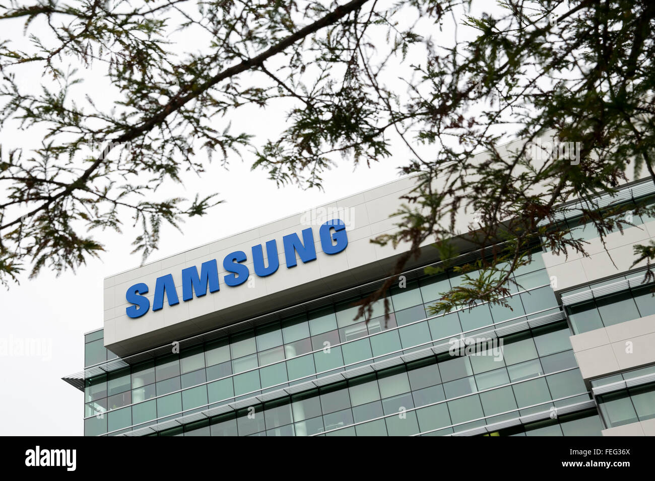 A logo sign outside of a facility occupied by Samsung in Sunnyvale ...