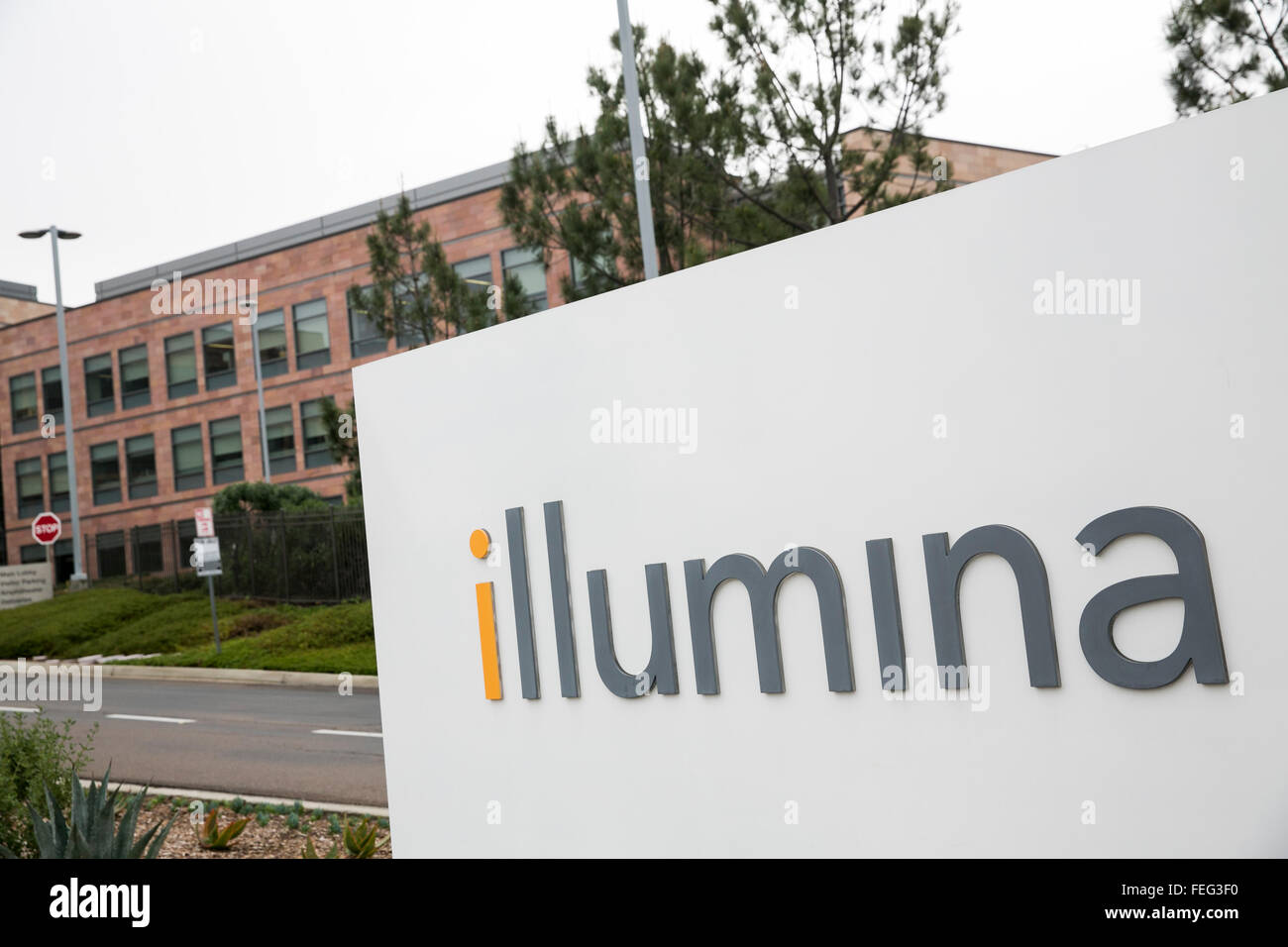 Illumina logo hi-res stock photography and images - Alamy