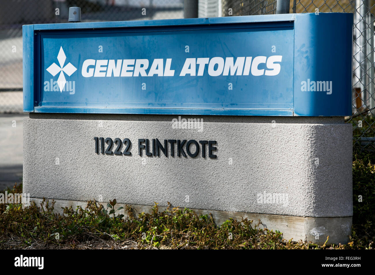 Logo sign outside headquarters general hi-res stock photography and ...