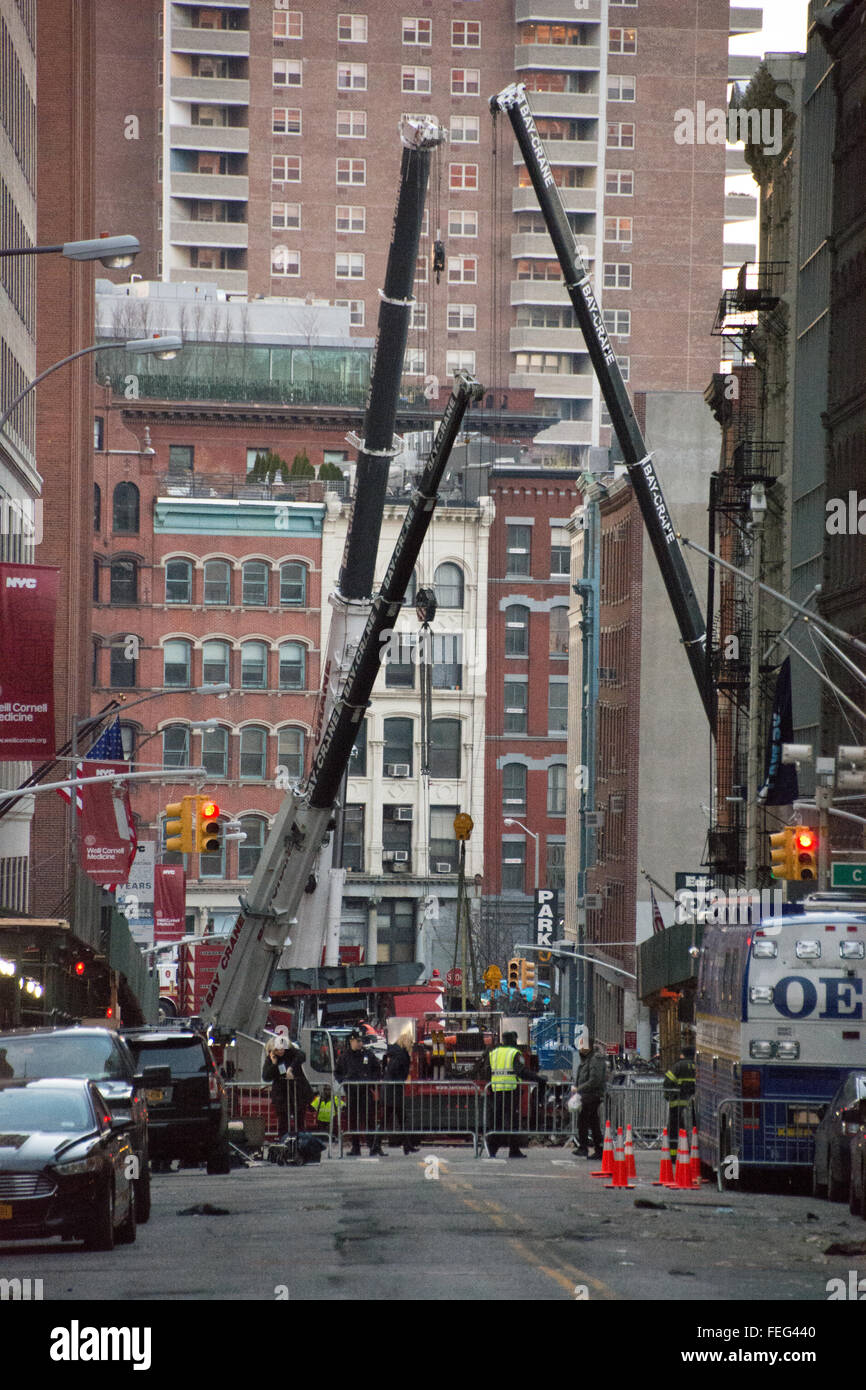 New York, USA. 06th Feb, 2016. Crews work to dislodge remains of ...
