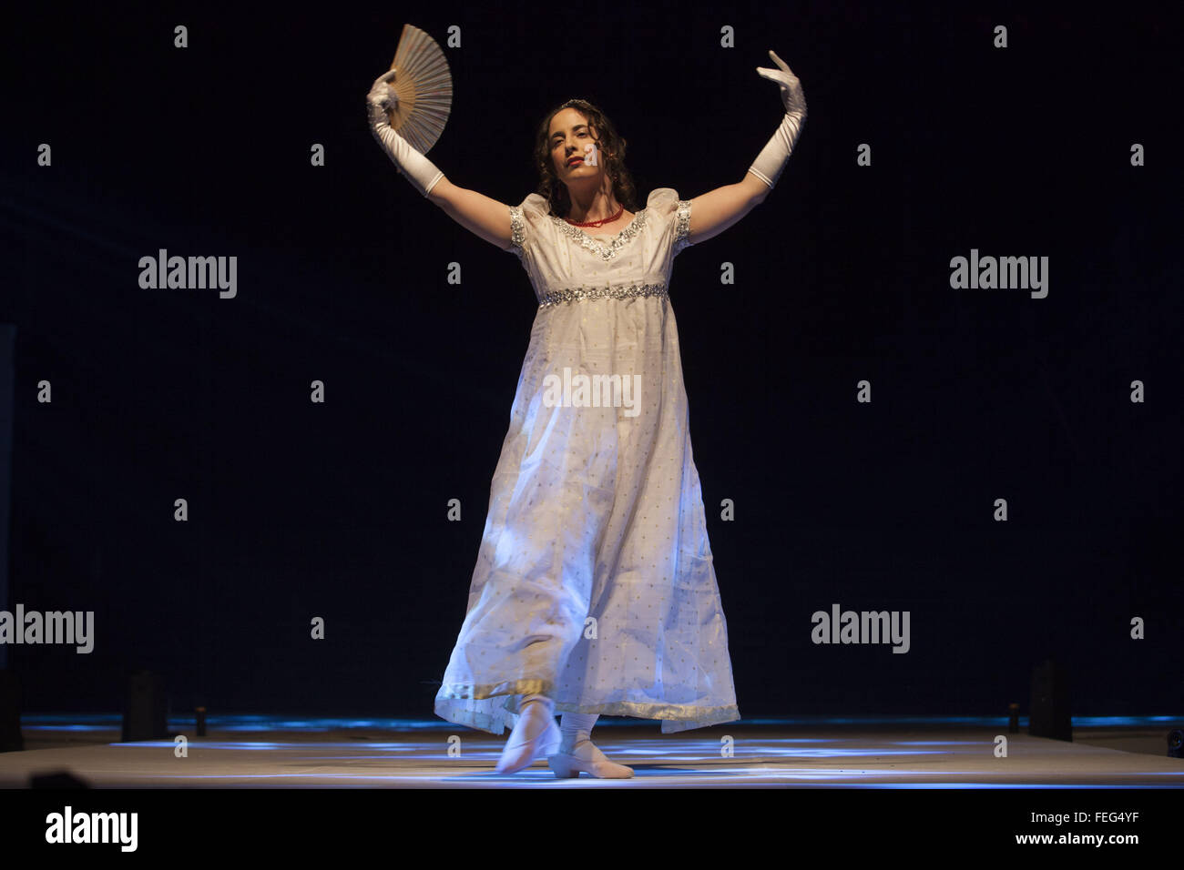 Dhaka, Bangladesh. 6th Feb, 2016. Models display cloths made by Muslin ...