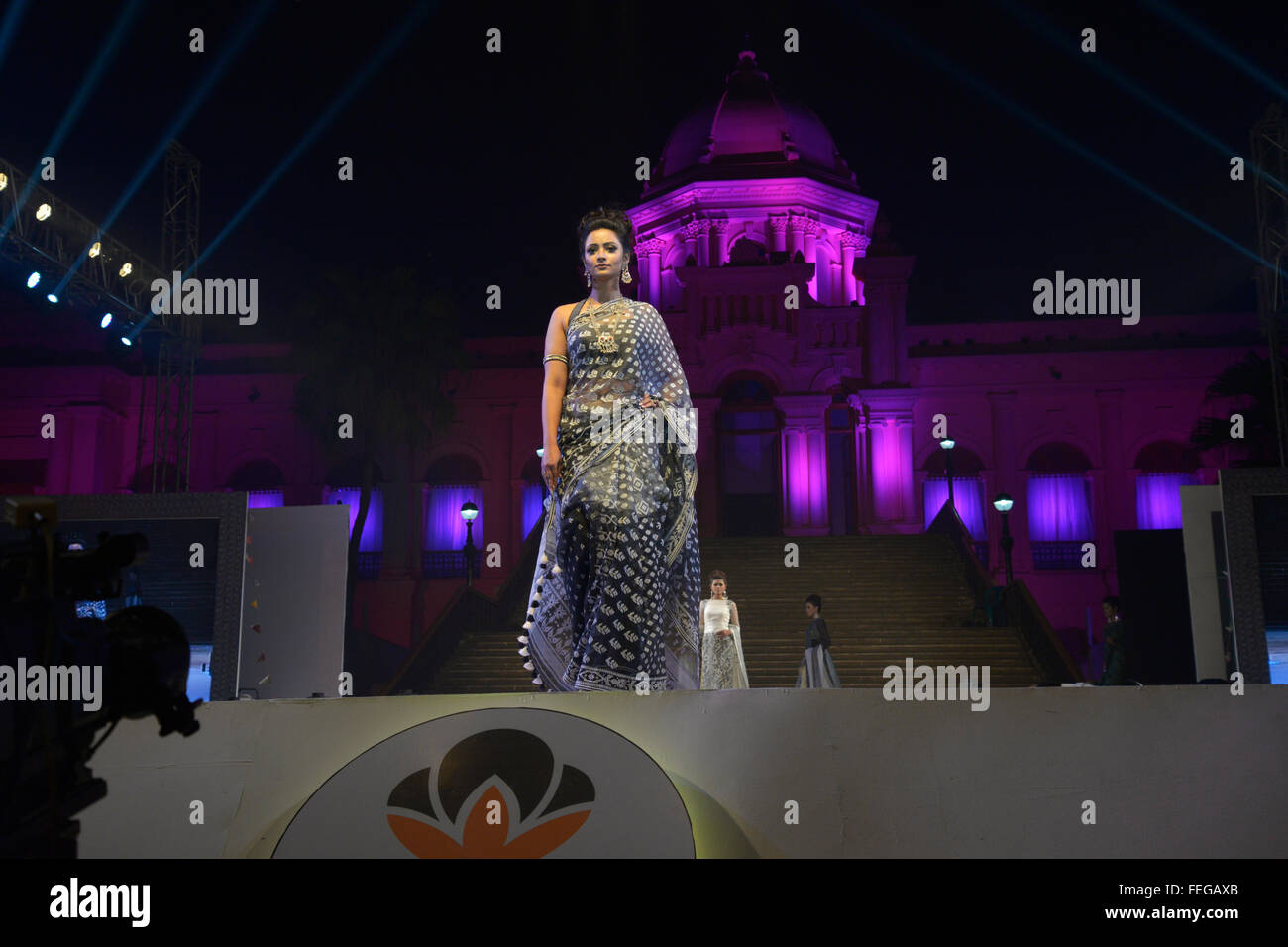 Dhaka, Bangladesh. 07th Feb, 2016. Bangladeshi Ramp models are ...