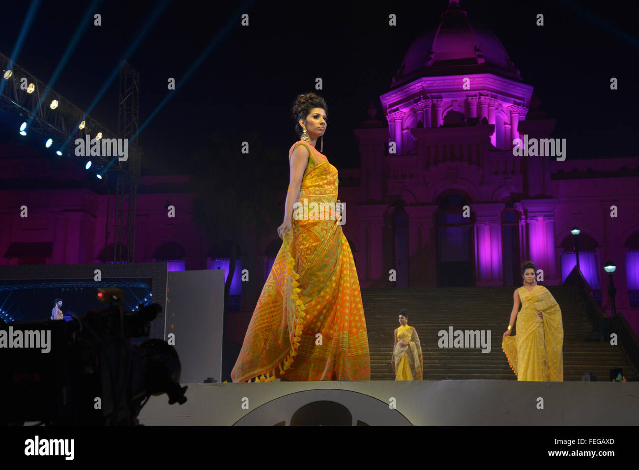 Dhaka, Bangladesh. 07th Feb, 2016. Bangladeshi Ramp models are ...