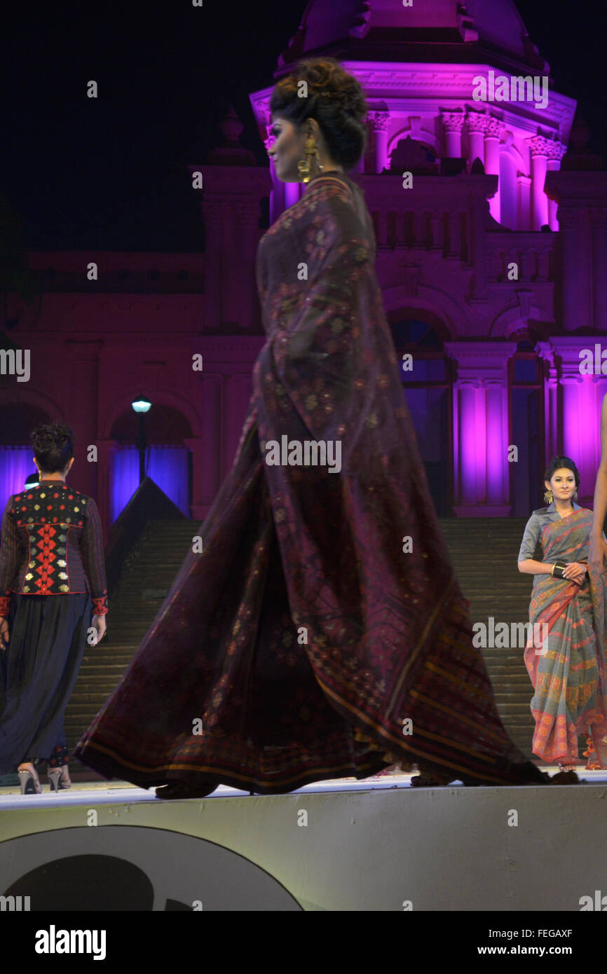 Dhaka, Bangladesh. 07th Feb, 2016. Bangladeshi Ramp models are ...