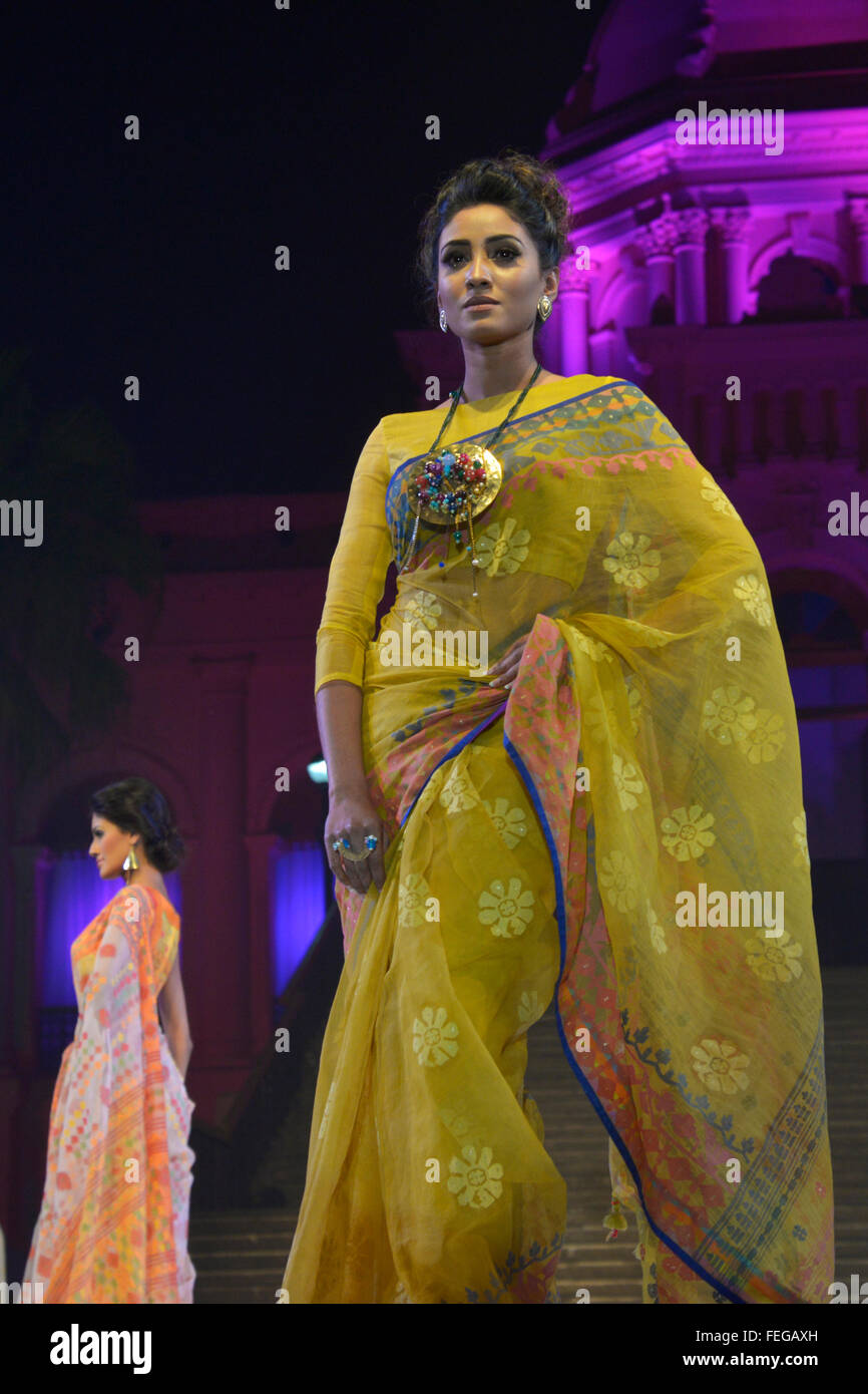 Dhaka, Bangladesh. 07th Feb, 2016. Bangladeshi Ramp models are performing in the Muslin fabric ...