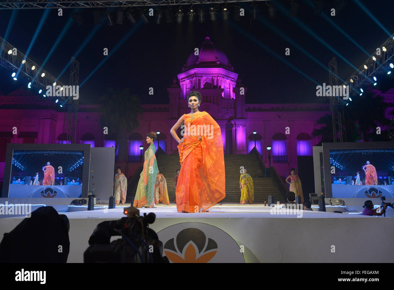 Dhaka, Bangladesh. 07th Feb, 2016. Bangladeshi Ramp models are ...
