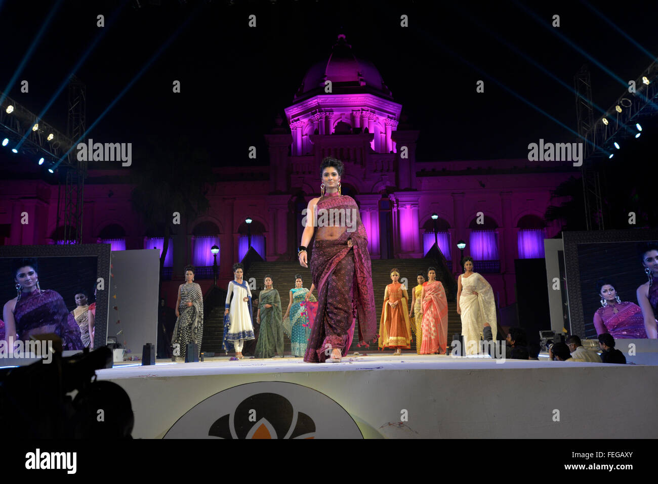 Dhaka, Bangladesh. 07th Feb, 2016. Bangladeshi Ramp models are ...