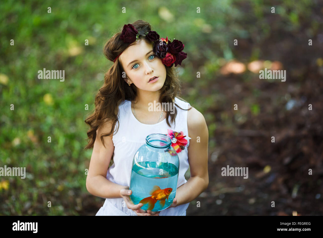 Outdoor gold summer fashion hi-res stock photography and images - Alamy