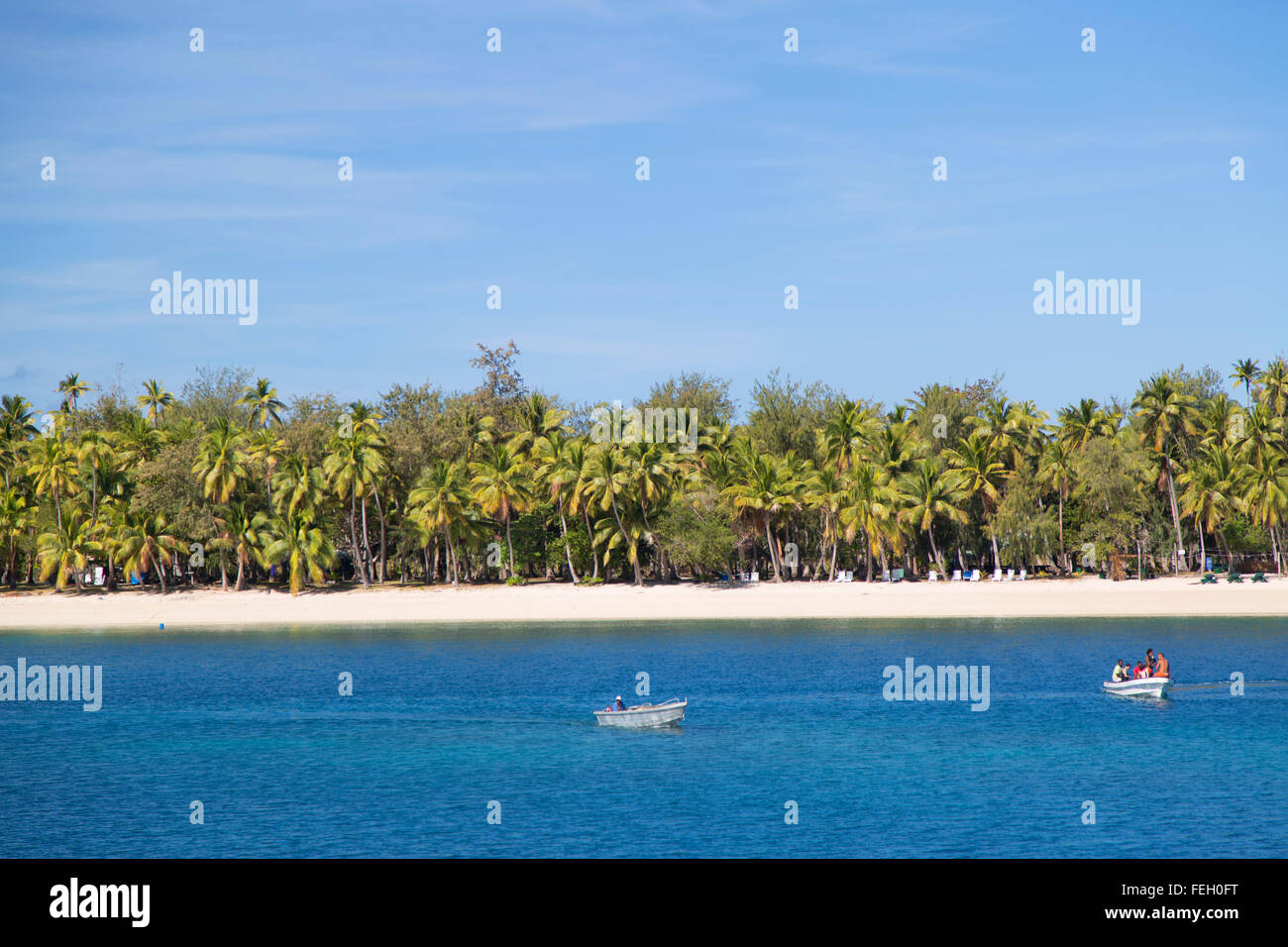 Turquoise water at nanuya lailai island hi-res stock photography and ...