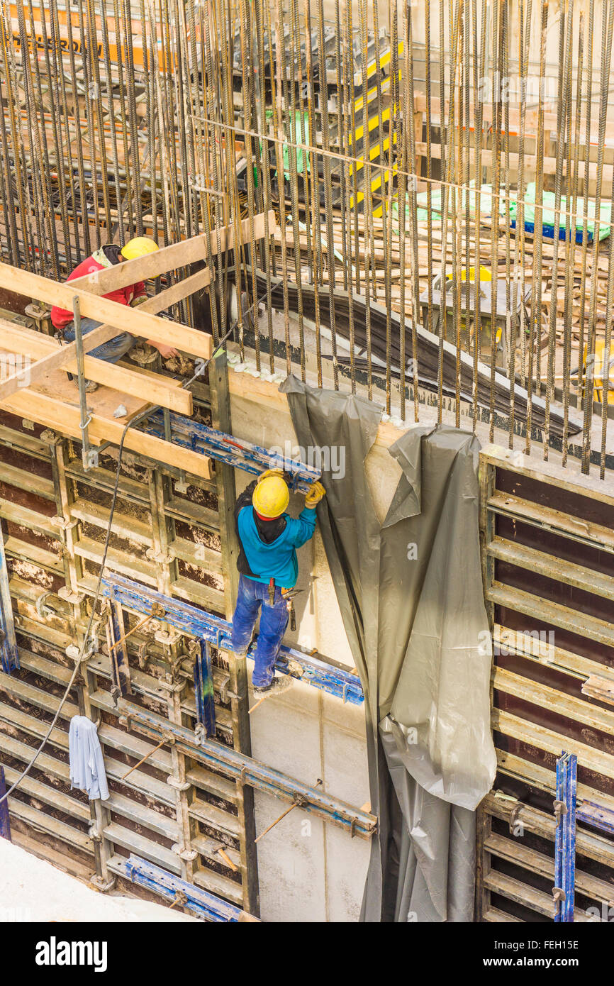 construction worker without proper safety equipment Stock Photo - Alamy