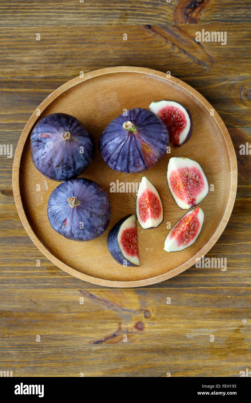 fresh figs top view on plate, food Stock Photo - Alamy