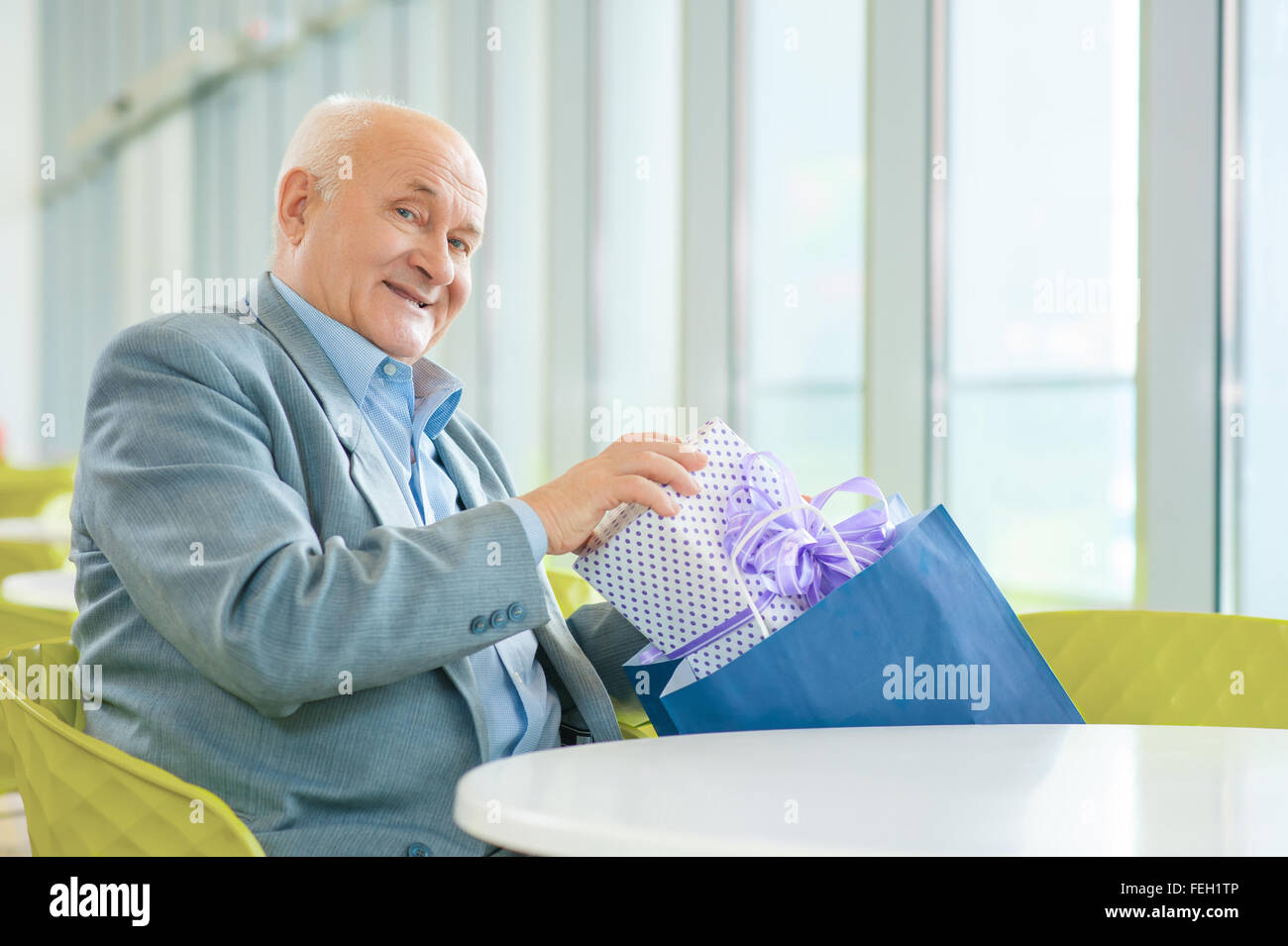 Stare wait hi-res stock photography and images - Alamy