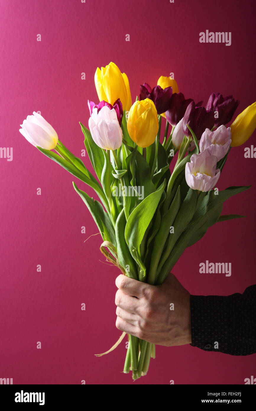 Faceless man in yellow hi-res stock photography and images - Alamy