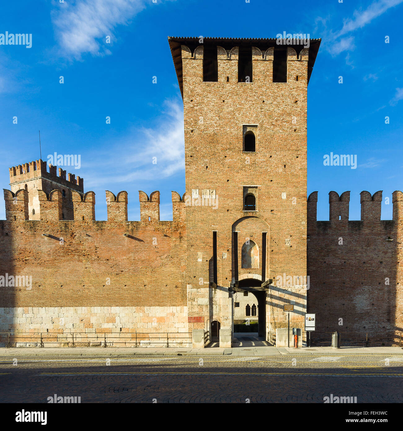 Old castle of verona hi-res stock photography and images - Alamy