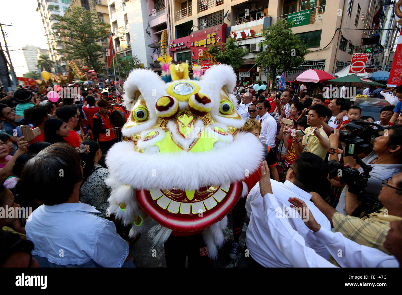 Yangon, Myanmar. 7th Feb, 2016. People perform lion dance at the ...