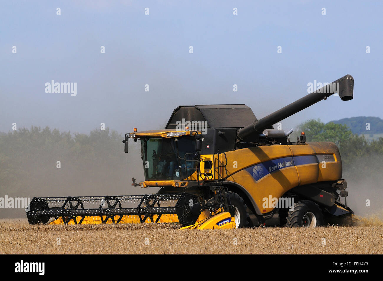 Wheat field combine uk hi-res stock photography and images - Alamy