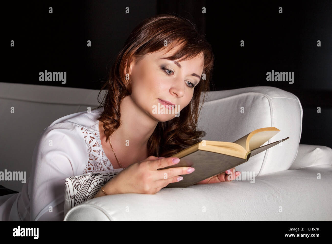 girl reading a book Stock Photo - Alamy