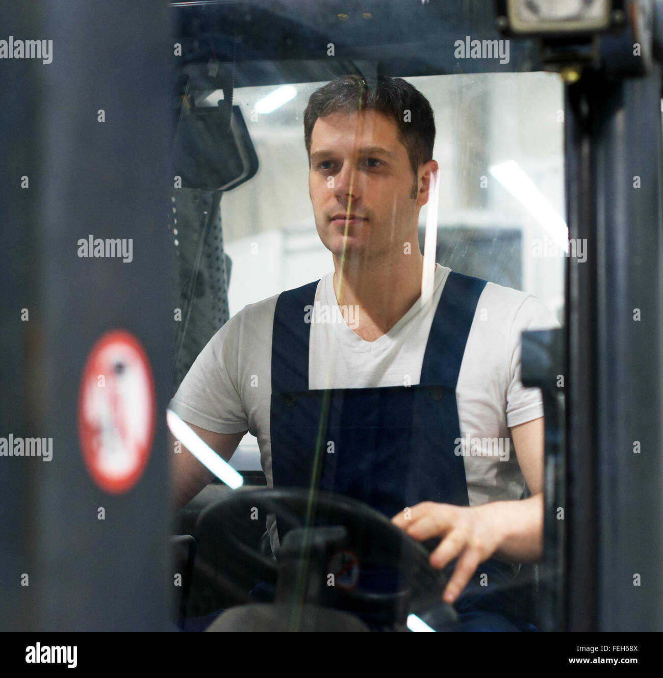 Operator forklift hi-res stock photography and images - Alamy