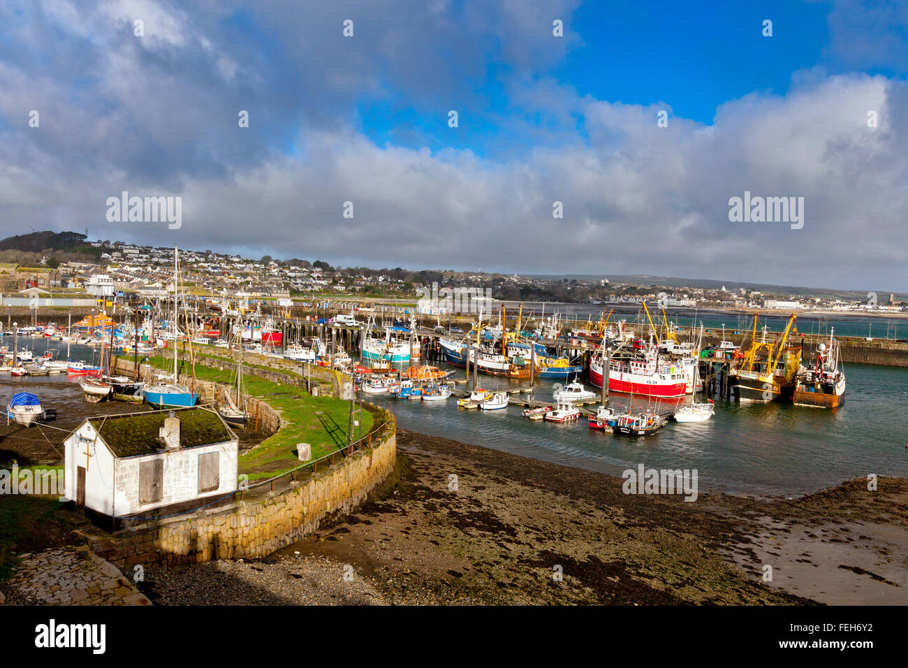 Harbours cornwall hi-res stock photography and images - Alamy