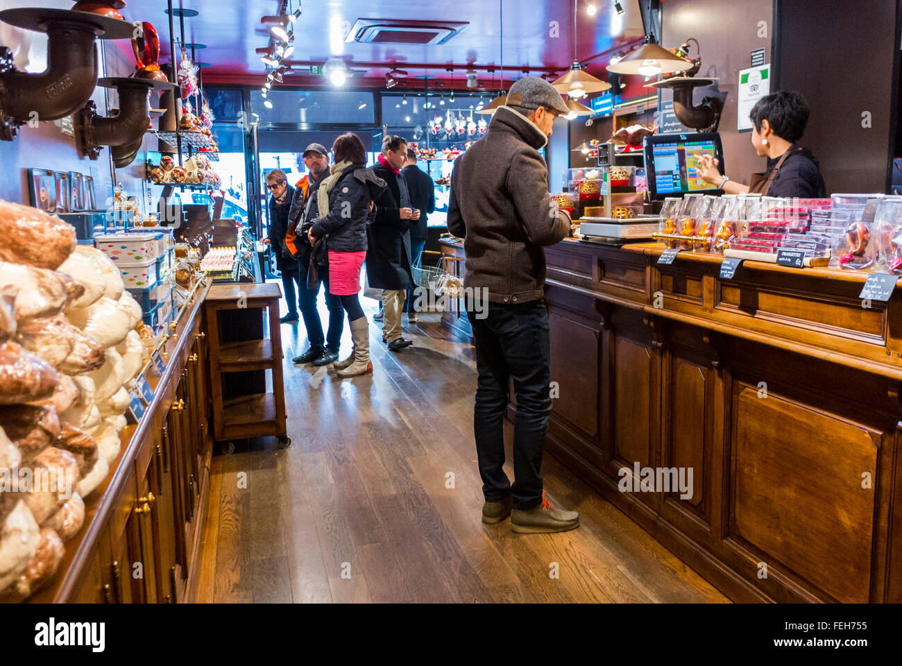 Paris, France, People Shopping, in Le Marais, Chocolate SHop, French ...