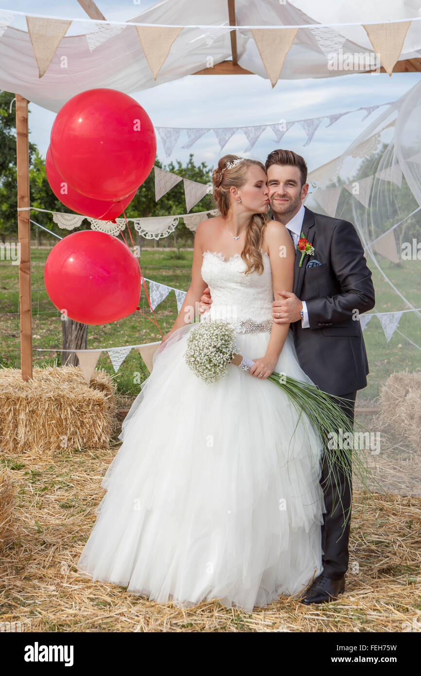 bridal couple newly weds at wedding kissing Stock Photo - Alamy