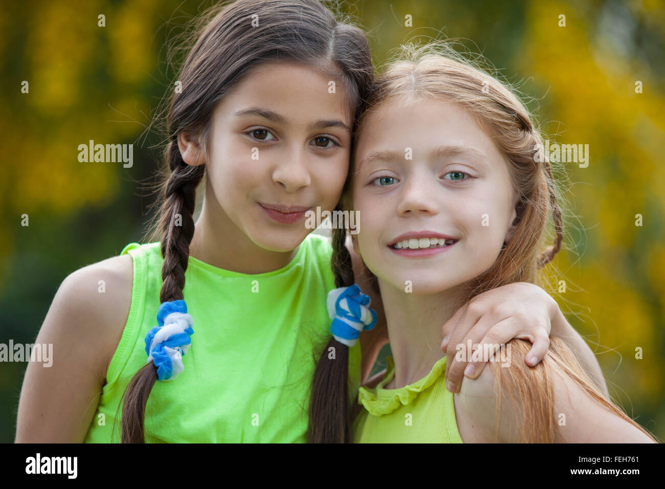 Pretty preteen girls hi-res stock photography and images - Alamy