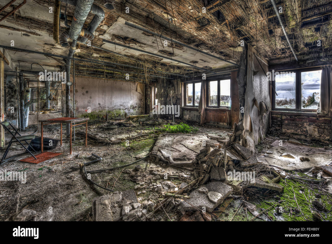 Devastated room in an abandoned building Stock Photo - Alamy