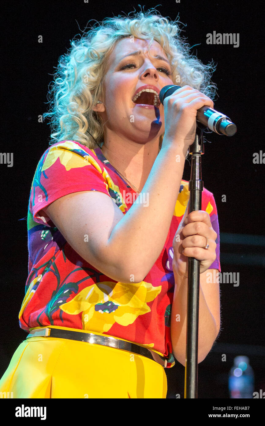 Country singer cam hi-res stock photography and images - Alamy