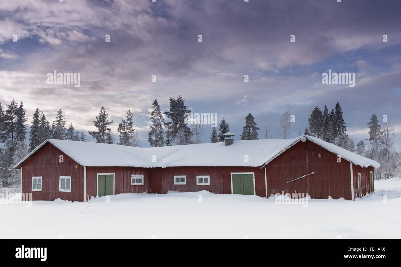 snow covered barn Stock Photo - Alamy